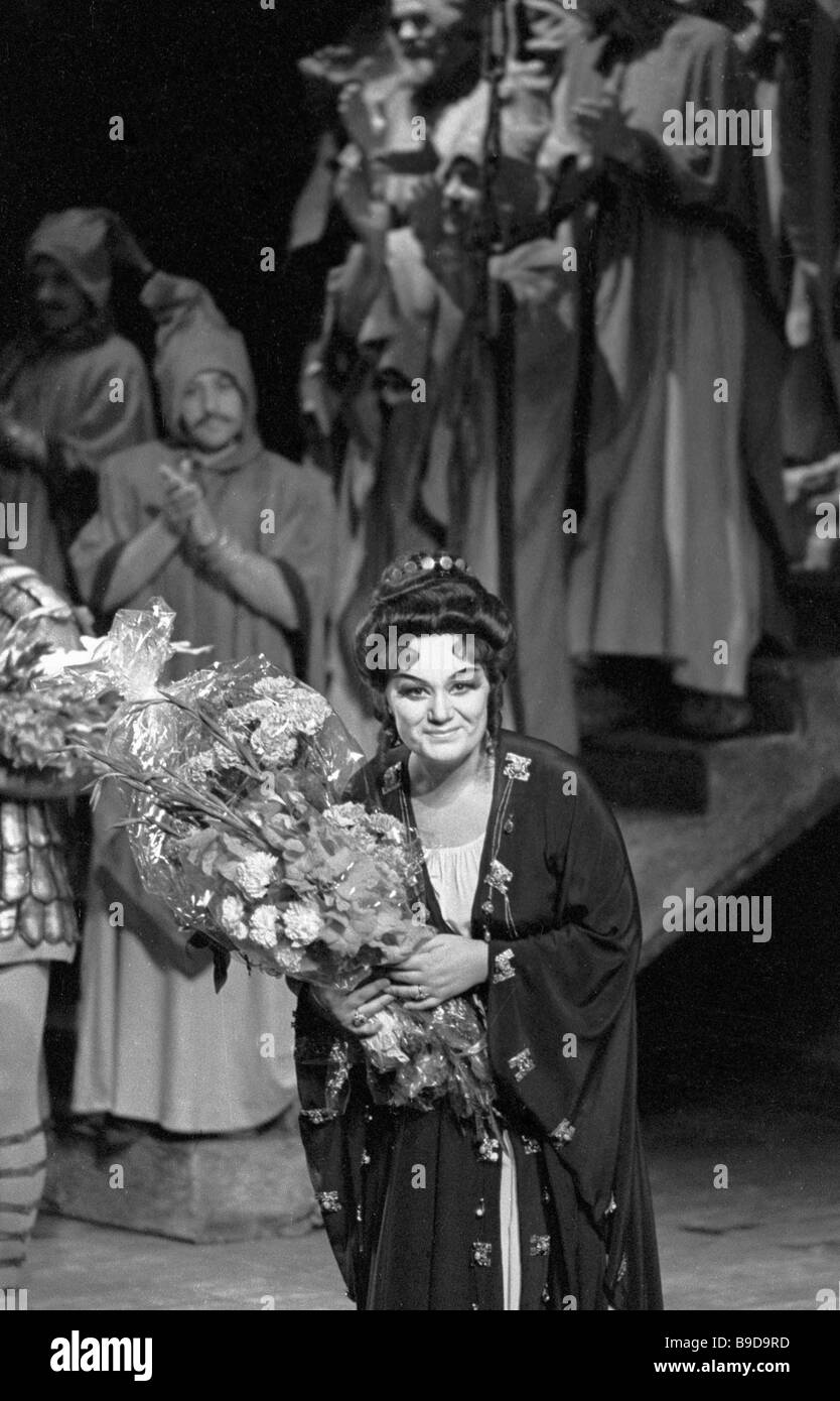 Maria Biesu People s Artist of the USSR a soloist of the Moldavian ...