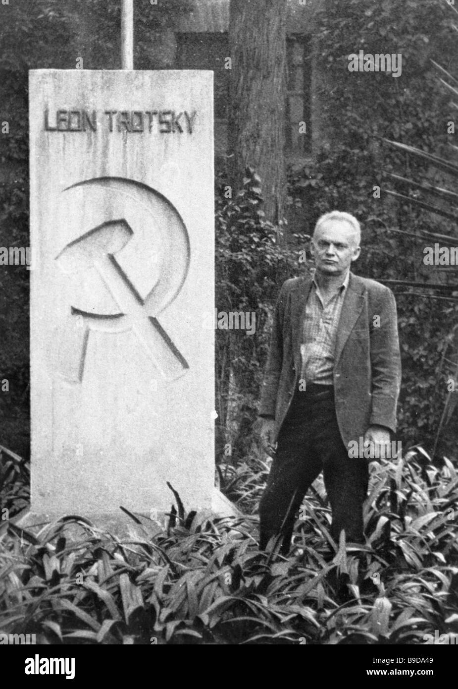 Esteban Volkov Leo Trotsky s great grandson bows to his ancestor s ... Esteban Volkov Leo Trotsky s great grandson bows to his ancestor s ...