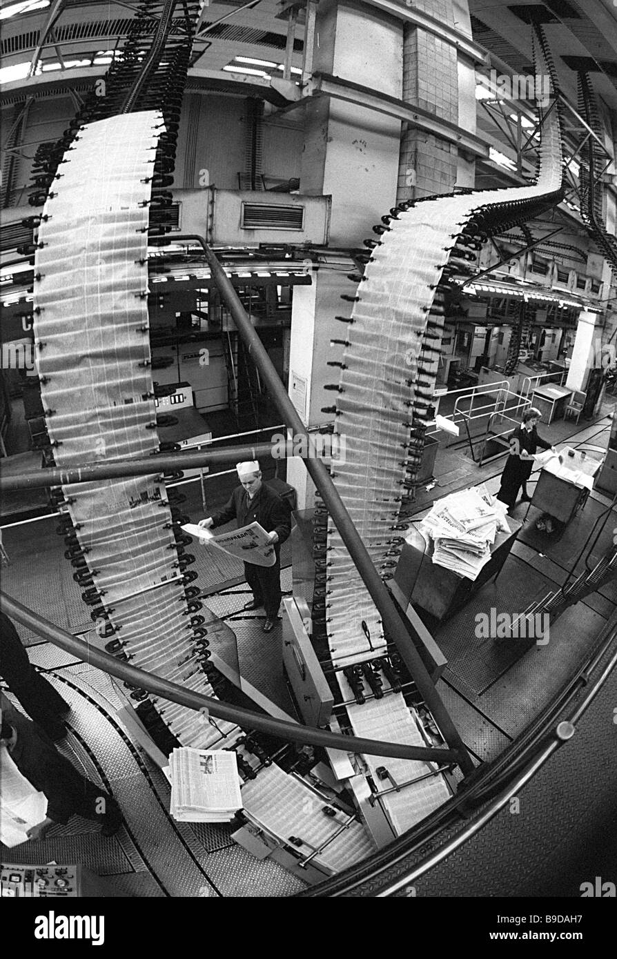 Rotary shop routine at the printing press of the Pravda leading Soviet ...