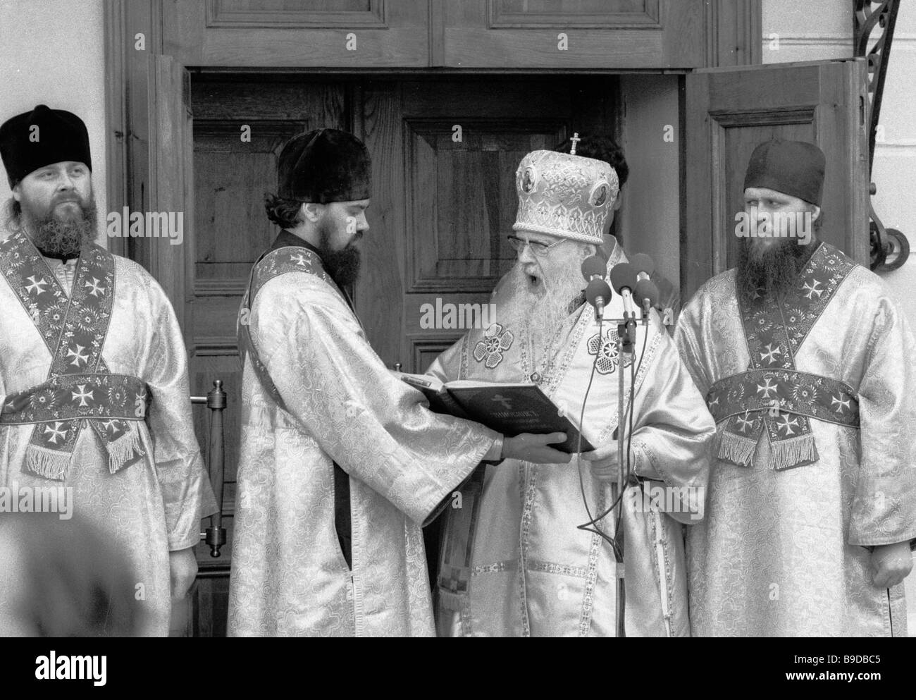 The Patriarch of Moscow and All Russia Pimen center during a liturgy in ...