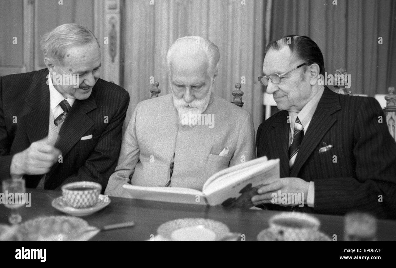 Vladimir Kemenov a Soviet art historian and critic left artist ...