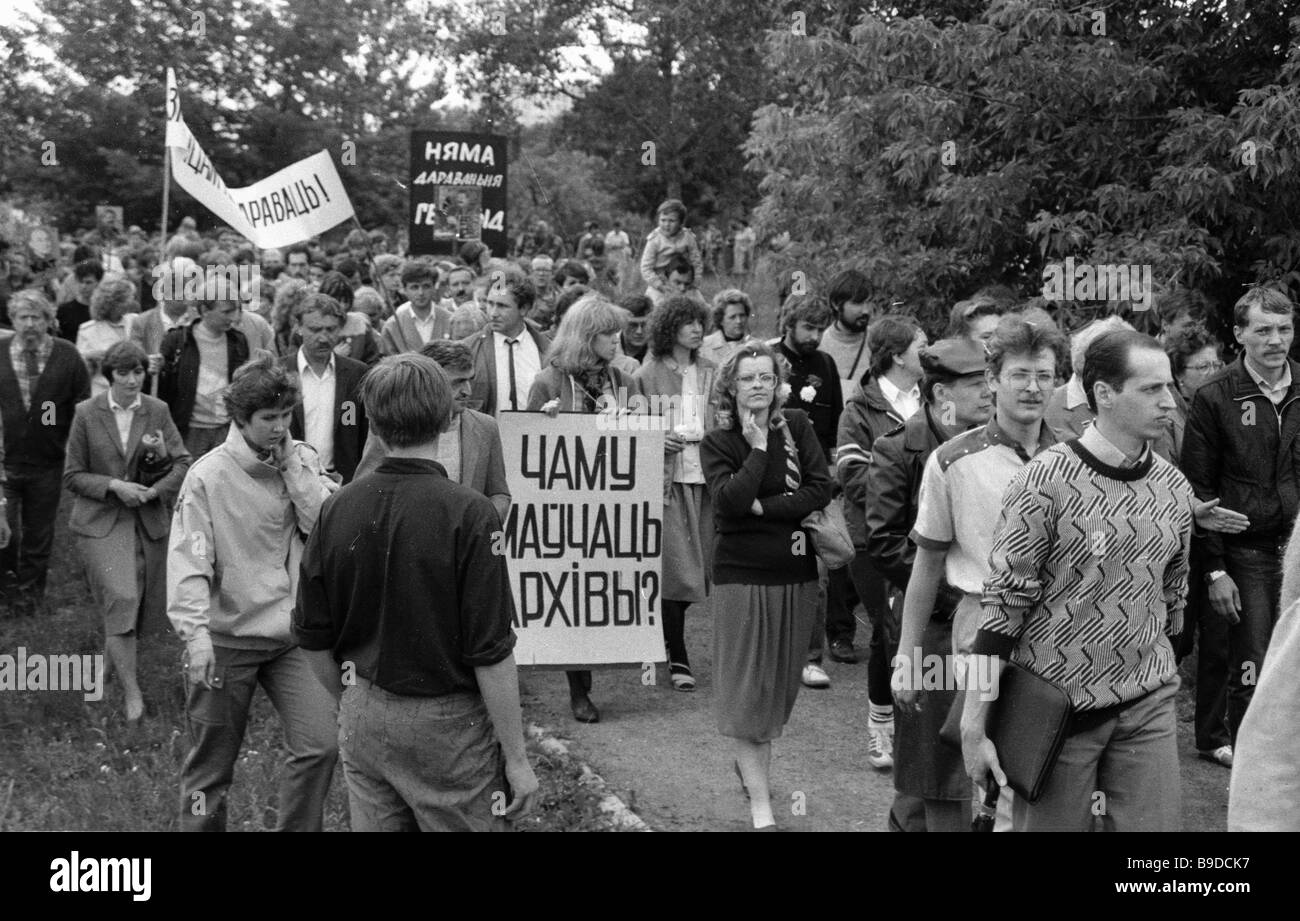 These people attend meeting in memory of Stalinist purge victims Stock ...