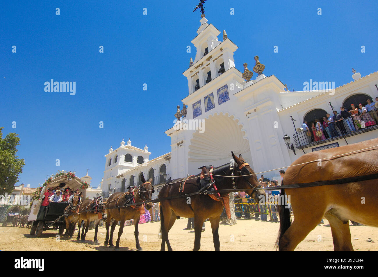 Pilgrims At El Rocio Village pilgrimage Romeria to El Rocío Almonte ...