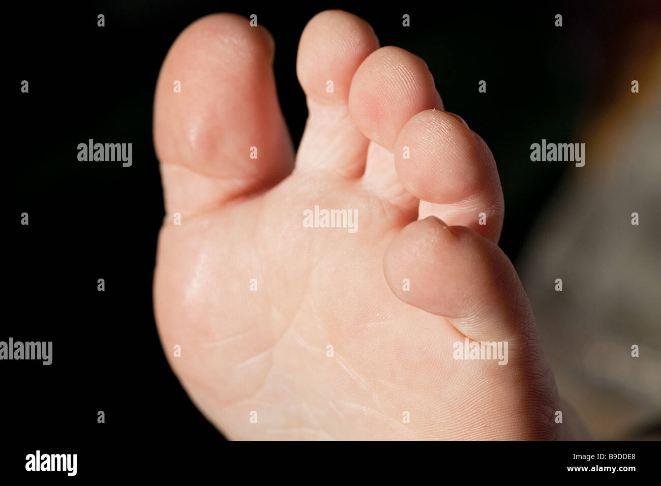 Close up shot of young child's toes and sole of foot Stock Photo - Alamy