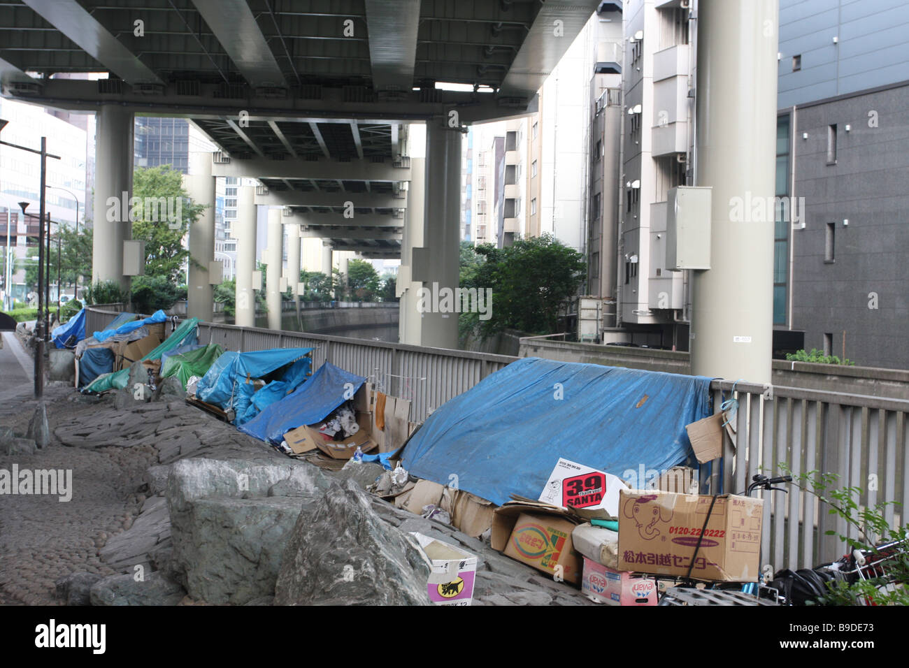 Homeless shelters in tokyo hi-res stock photography and images - Alamy