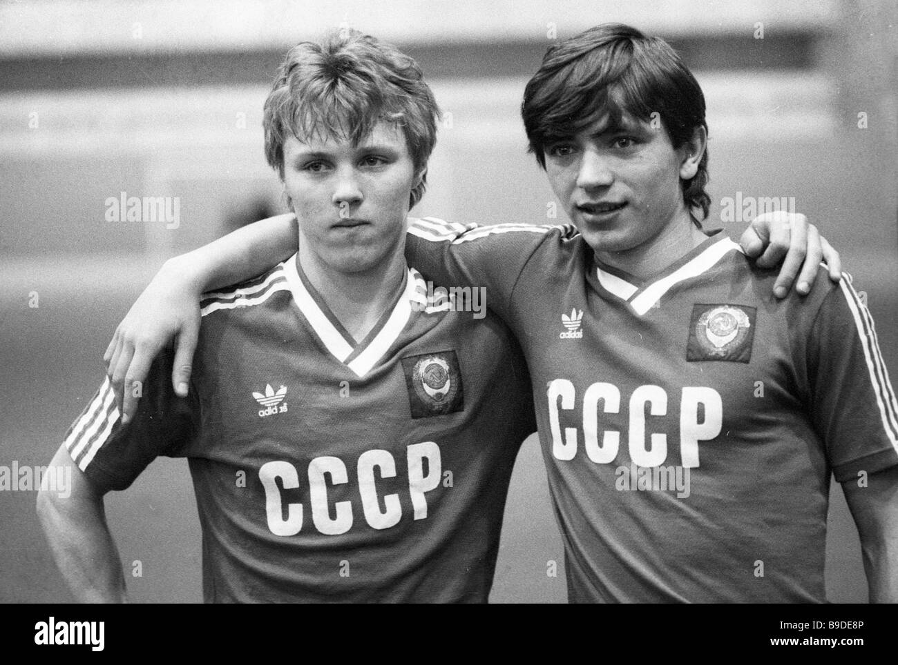 Members of the Soviet Olympic soccer team Igor Kolyvanov forward left ...
