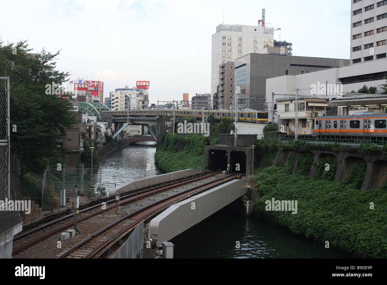 jr line train and bridge, tokyo Stock Photo - Alamy