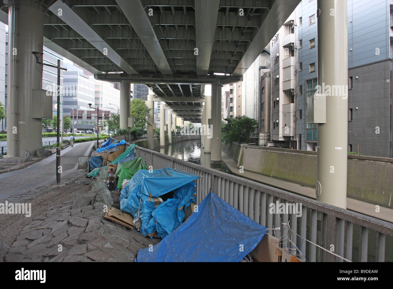homeless shelters in tokyo Stock Photo - Alamy