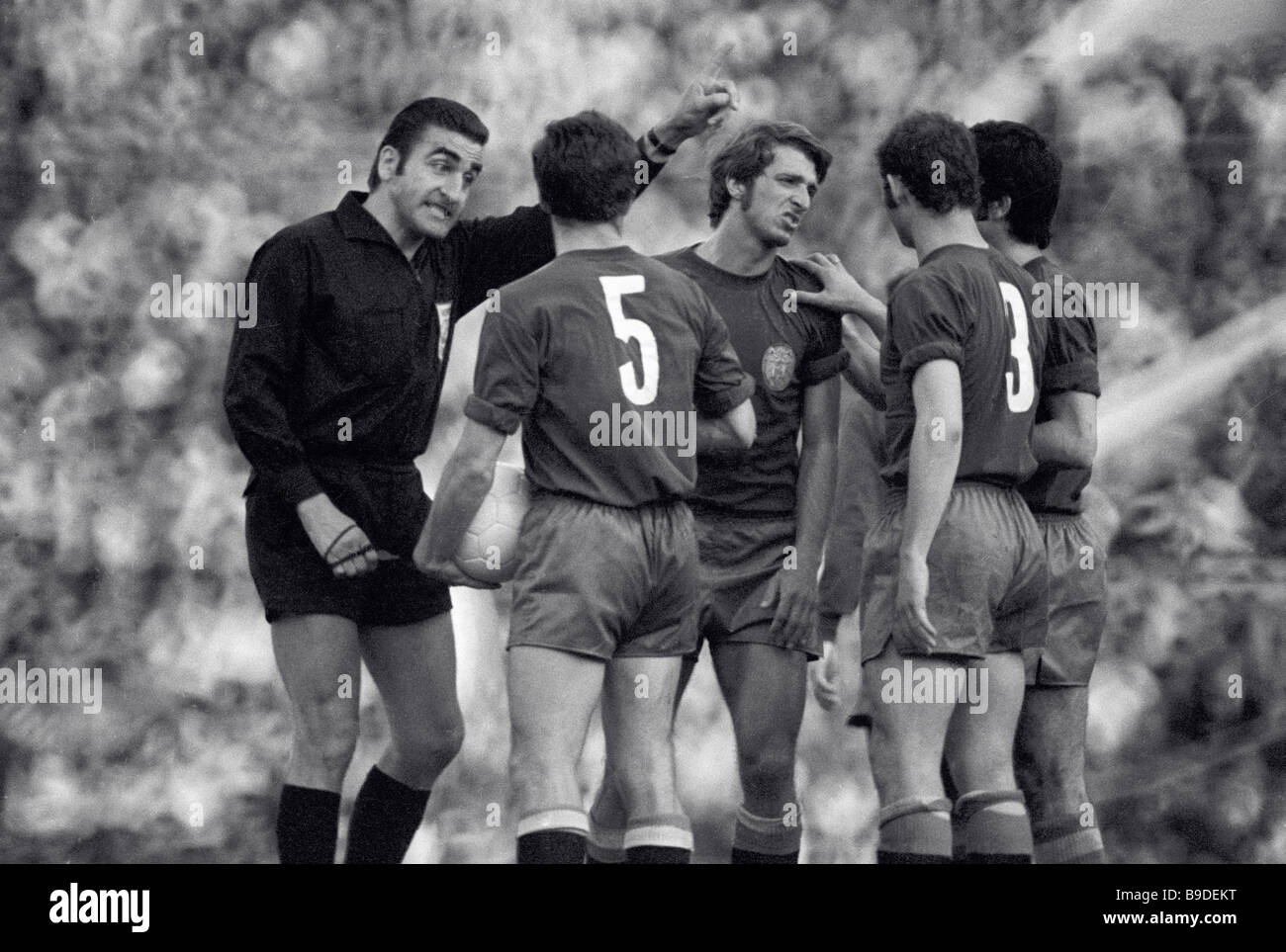 Football players arguing with the arbiter during a match Stock Photo ...