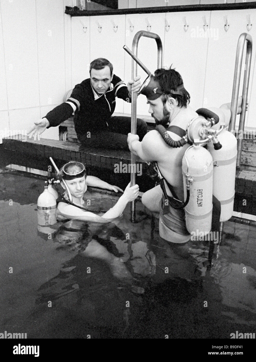 Skin divers on the Arktika nuclear powered icebreaker Stock Photo - Alamy