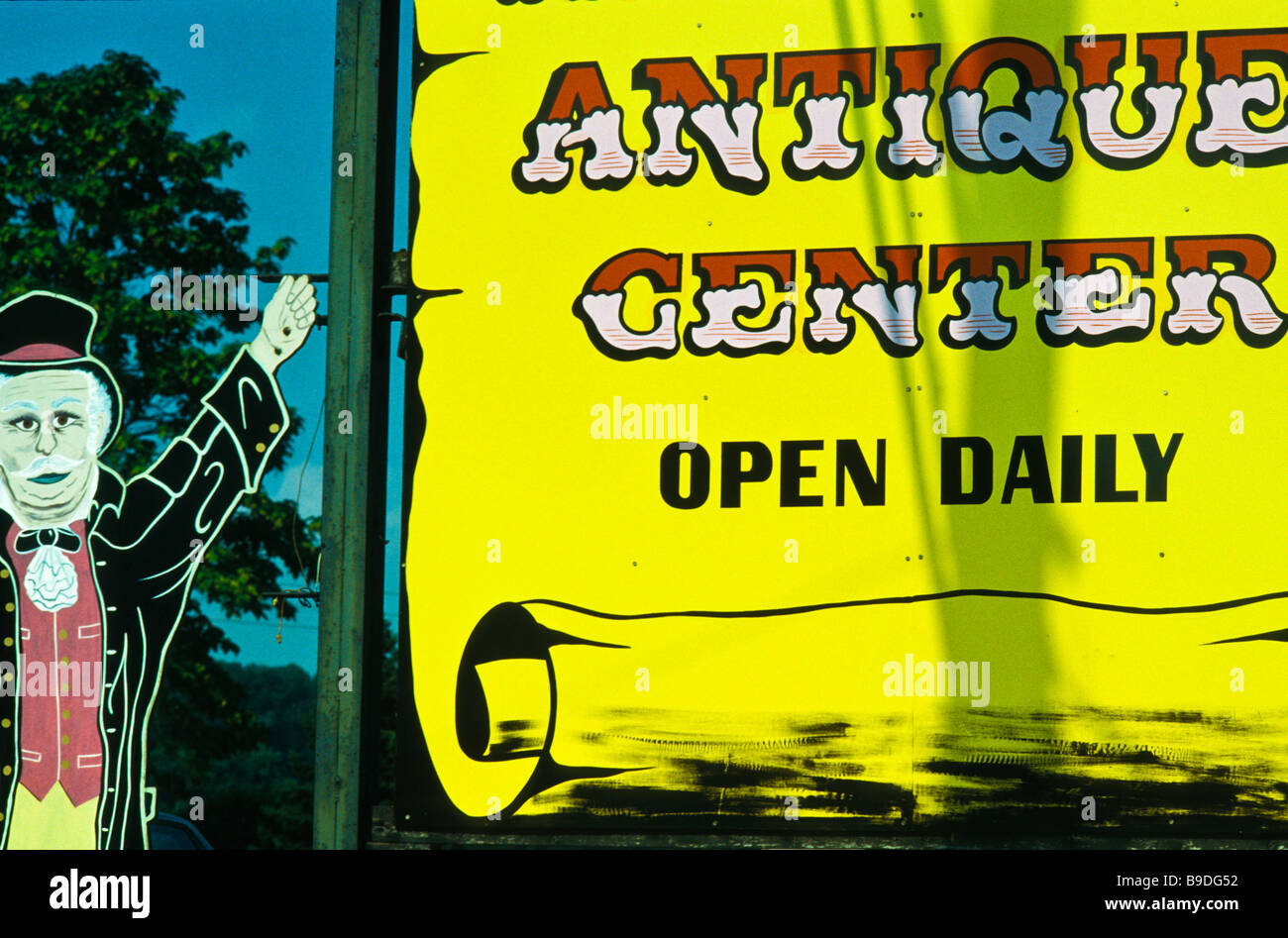 Lancaster county antique center open daily welcome sign Stock Photo - Alamy