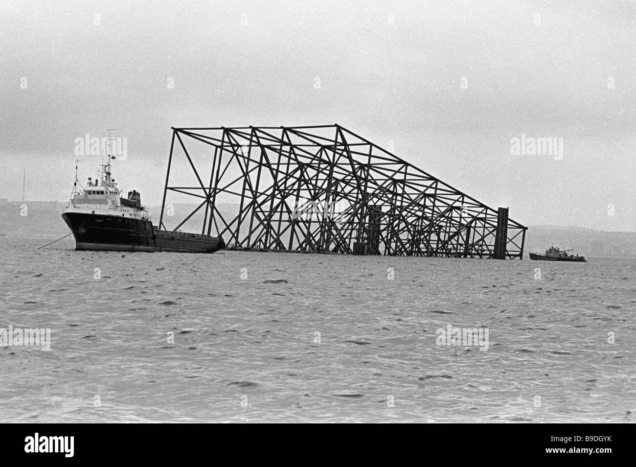 Building blocks which make up offshore platforms to drill and exploit ...