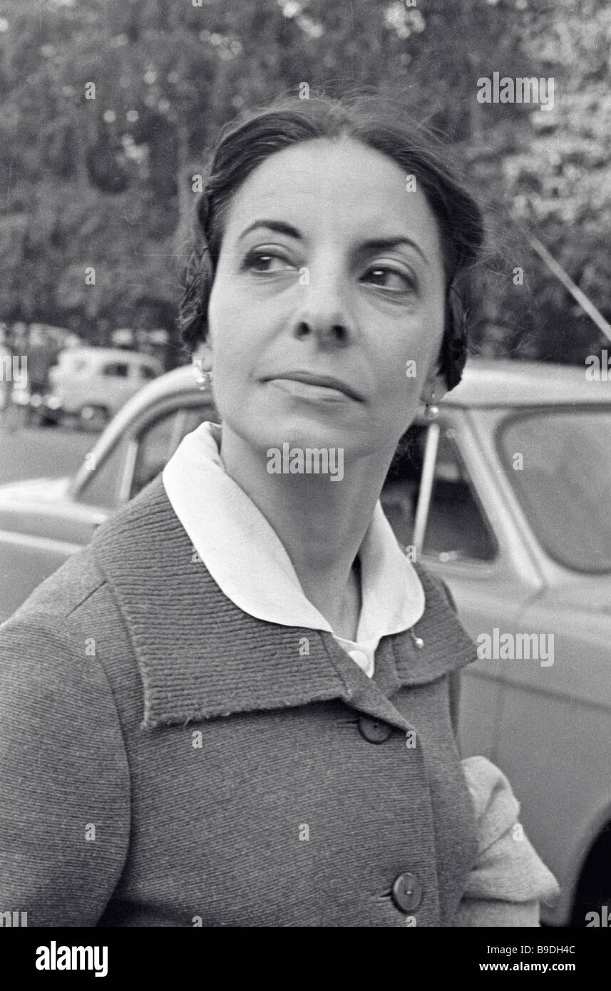 Founder and director of the national Cuban ballet Alicia Alonso ...
