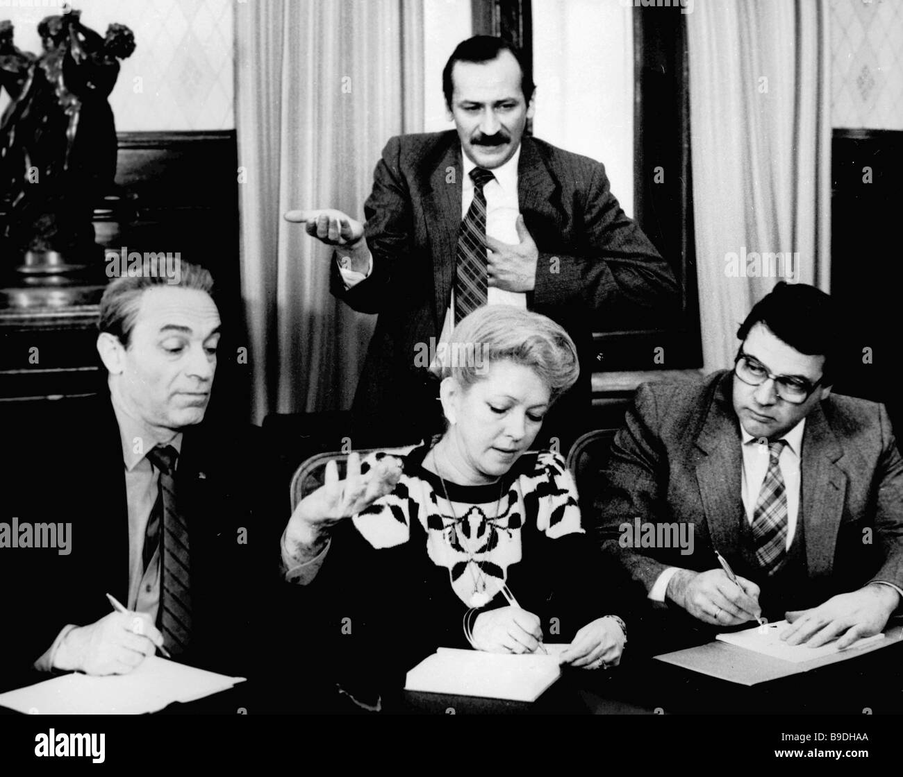 Leonid Filatov as Filimonov standing Valentin Gaft as Odinokov left ...