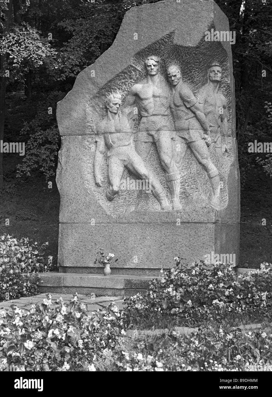 Monument to the Dynamo soccer team Kiev All its players met their death ...