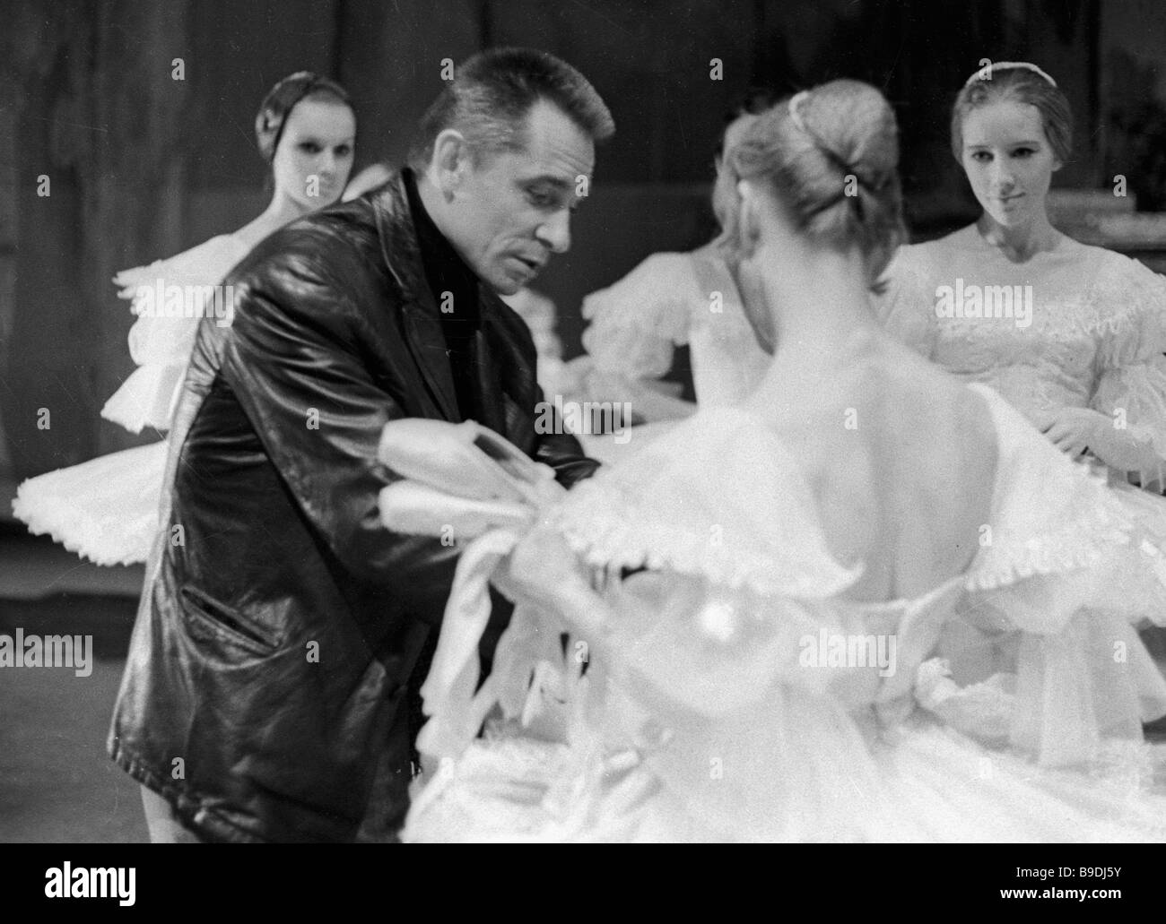 Bolshoi ballet master Yuri Grigorovich left at rehearsal Stock Photo ...