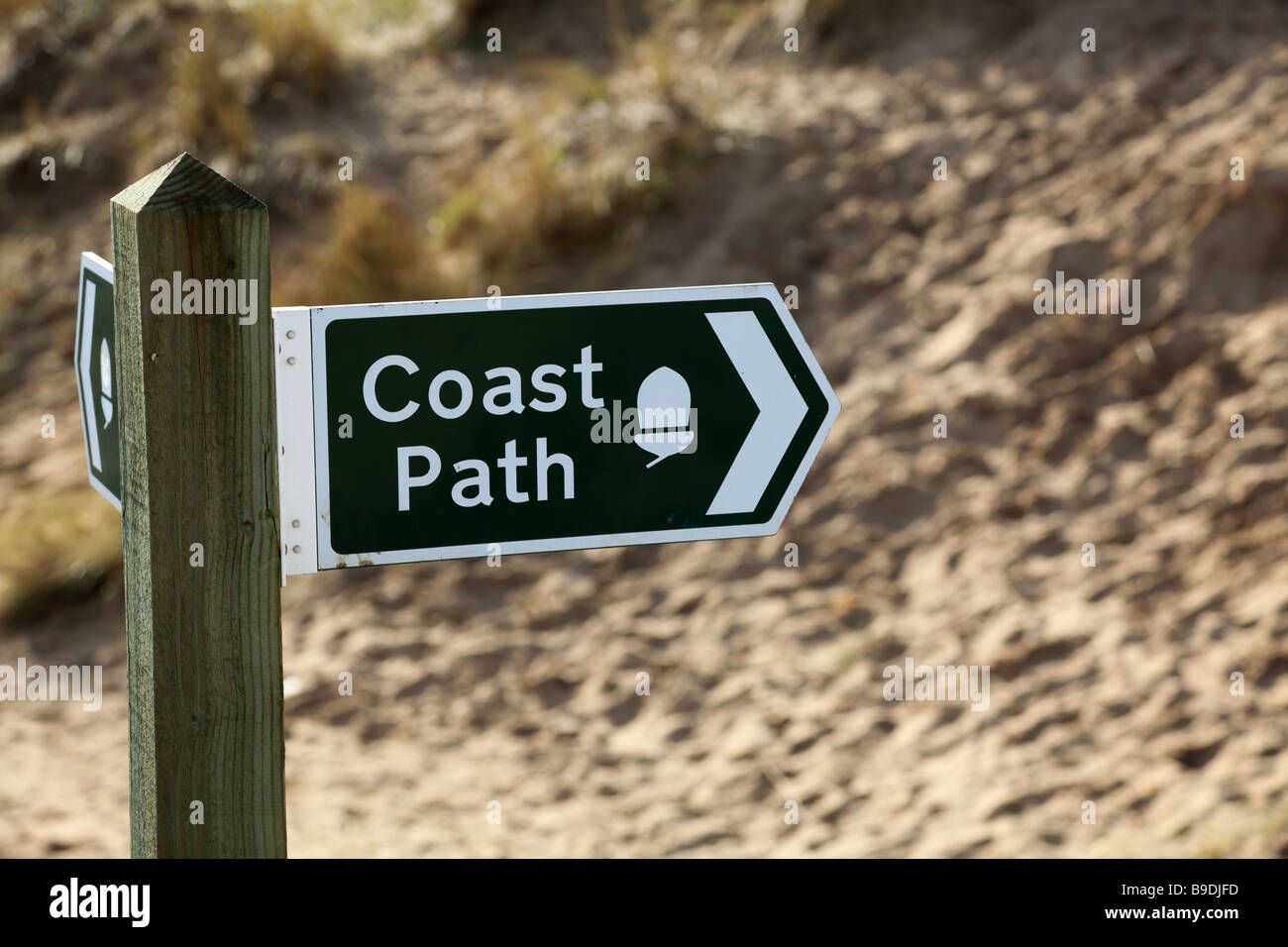 A way marker for a Coastal Path Stock Photo - Alamy