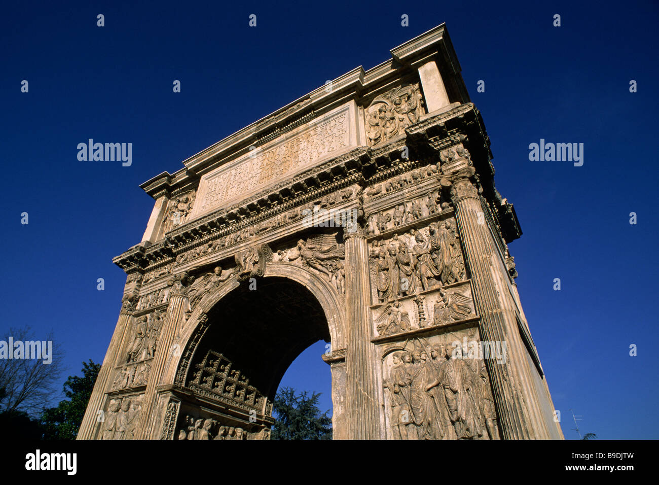Trajan arch hi-res stock photography and images - Alamy