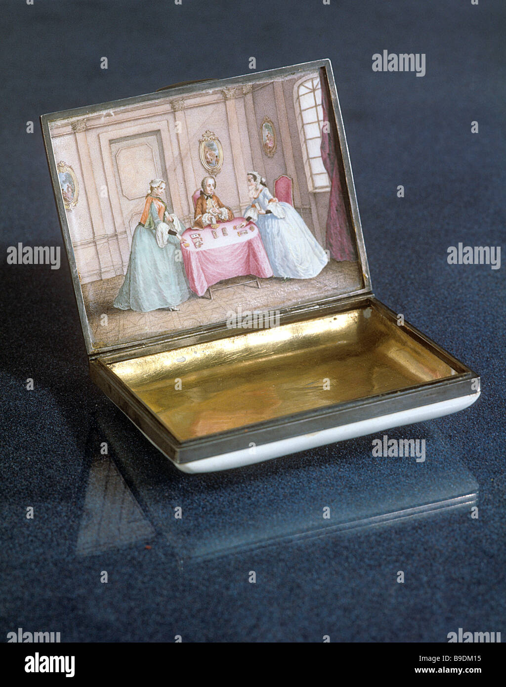 Porcelain snuff box by Russian craftsmen Ceramics Museum of Kuskovo ...