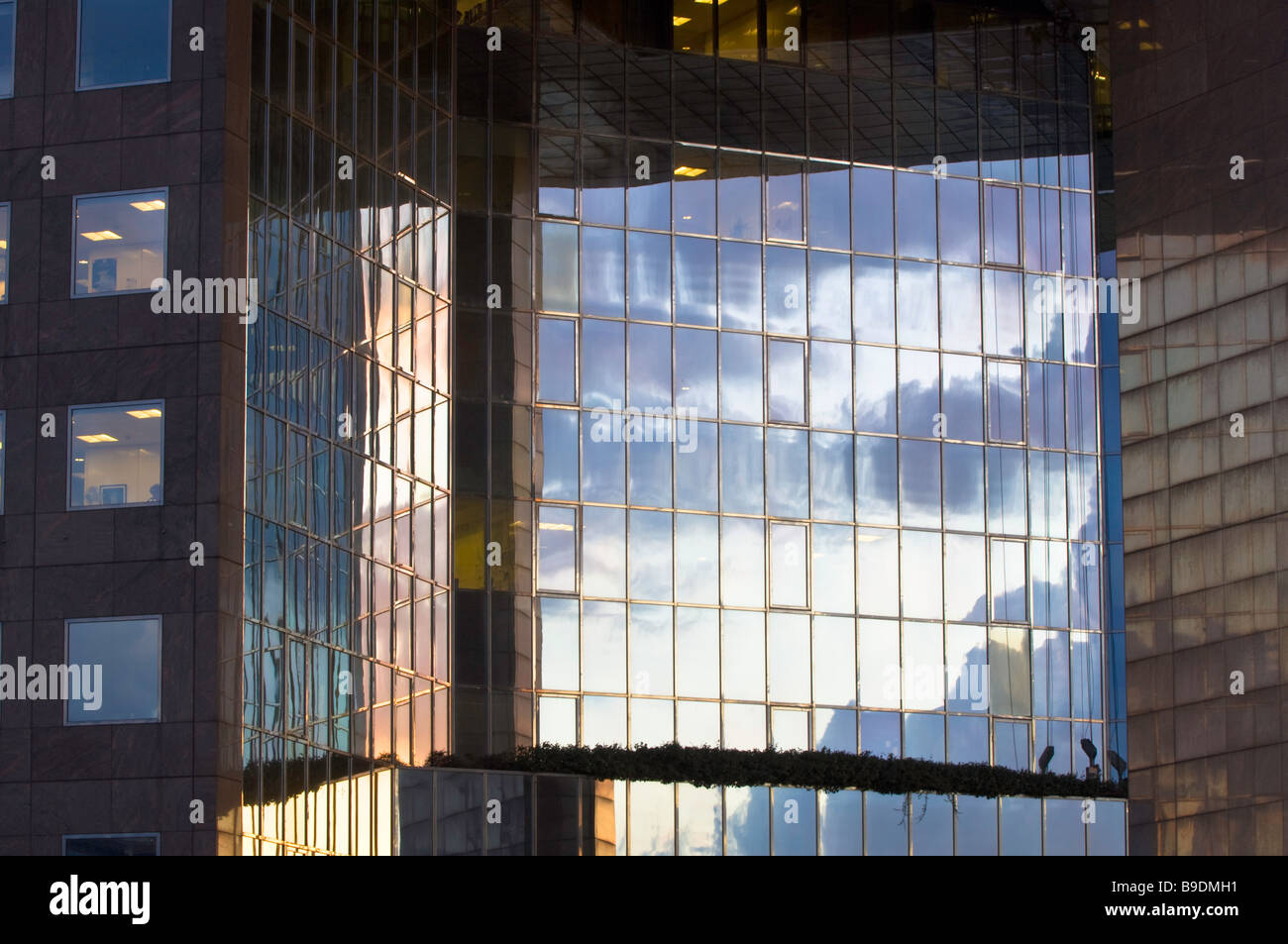 Windows of office block hi-res stock photography and images - Alamy