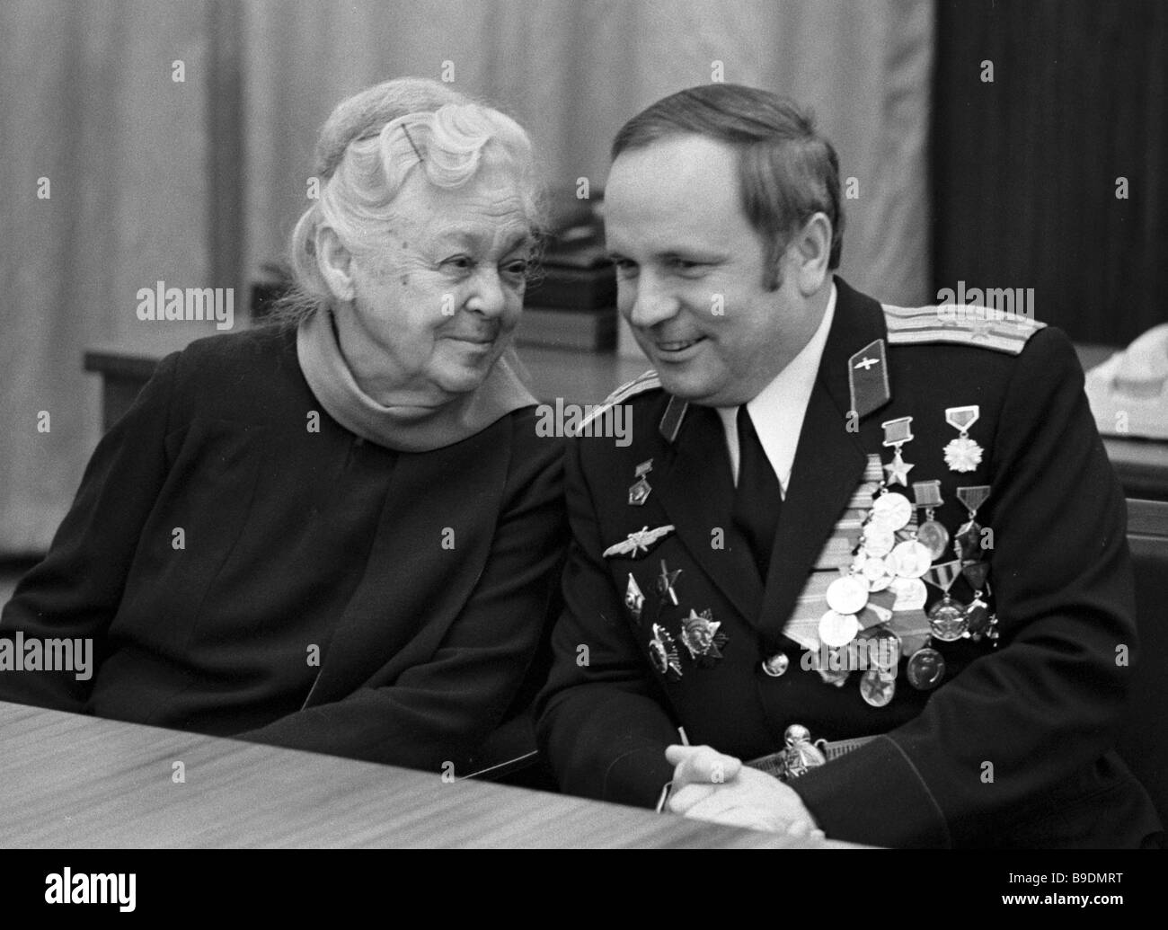 Hero of the Soviet Union cosmonaut Yu Glazkov right and M Balandina ...