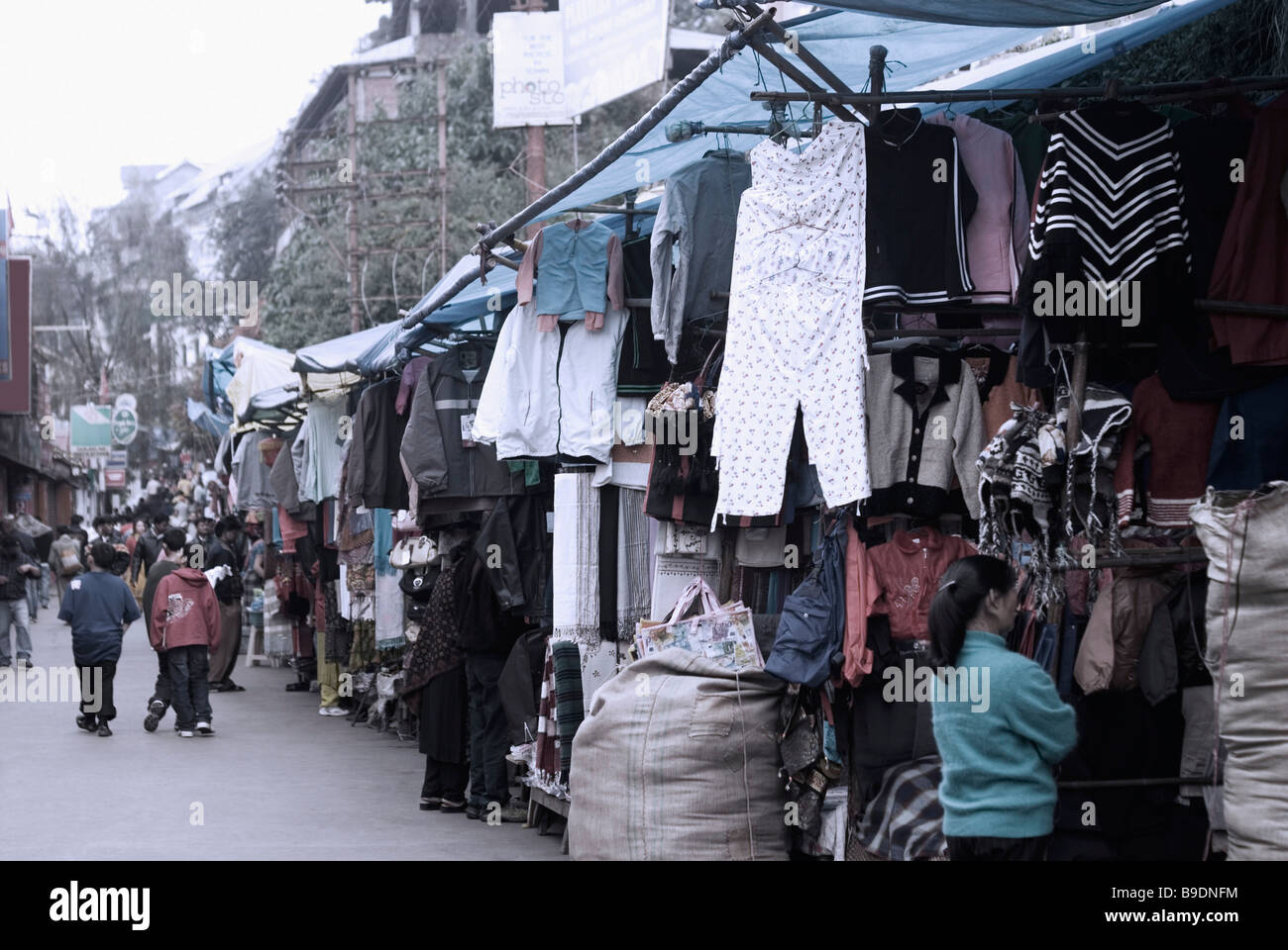 Darjeeling street scene hi-res stock photography and images - Alamy