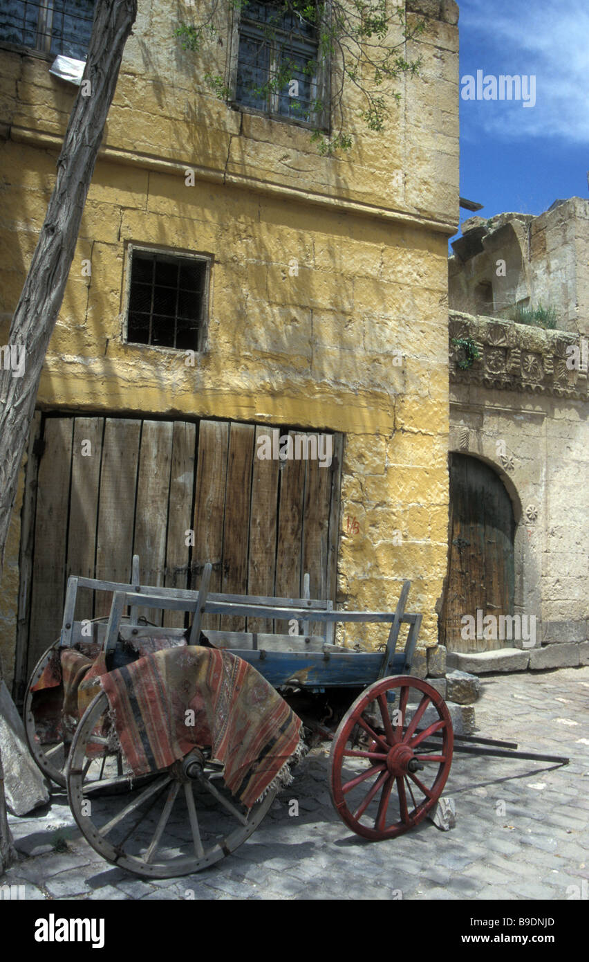 traditional cart Uçhisa (Uch Hisar) Cappadocia Turkey Stock Photo - Alamy