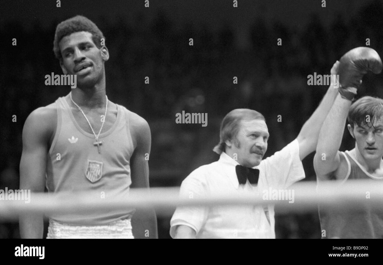 Boxing Match Winner Stock Photos & Boxing Match Winner Stock Images - Alamy