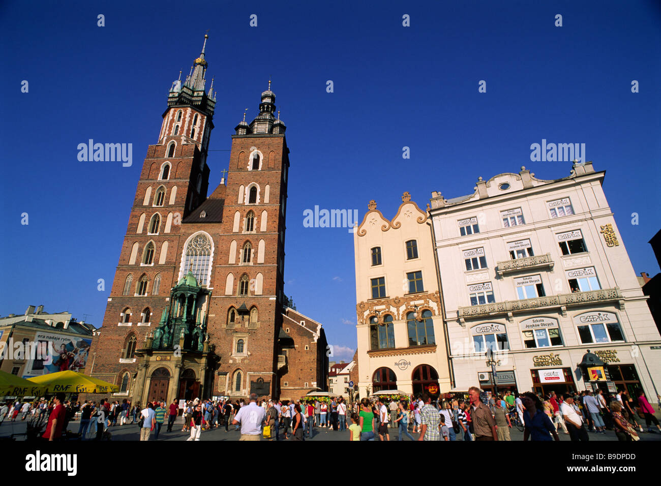 poland, krakow, rynek glowny, main market square, st mary's church ...