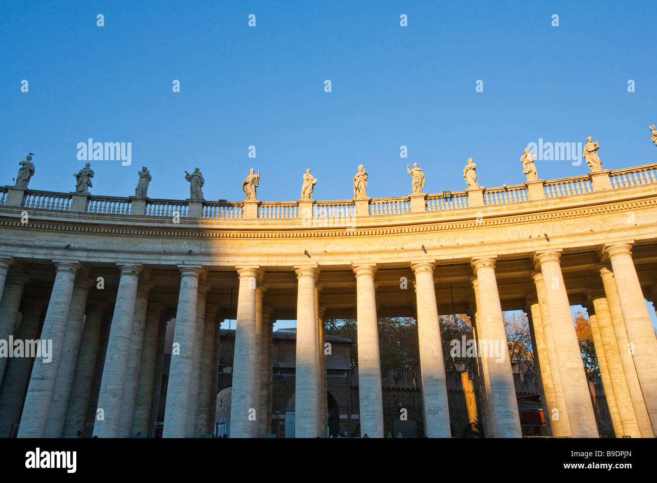 Colonnade of Saint Peter square Vatican City Vatican Stock Photo - Alamy