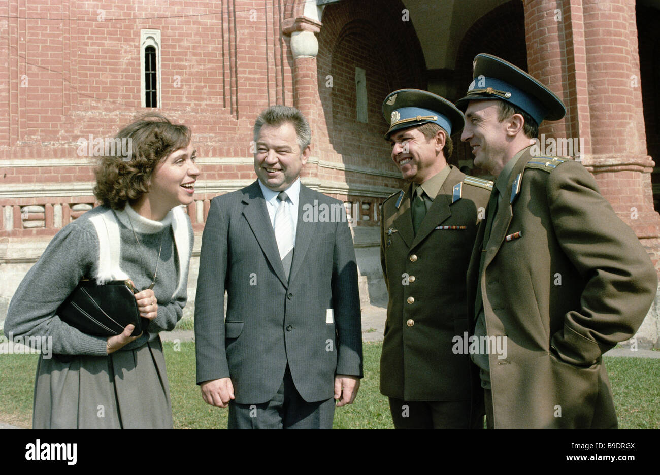 Crew of the Soyuz T14 spaceship commander Vladimir Vasyutin left ...