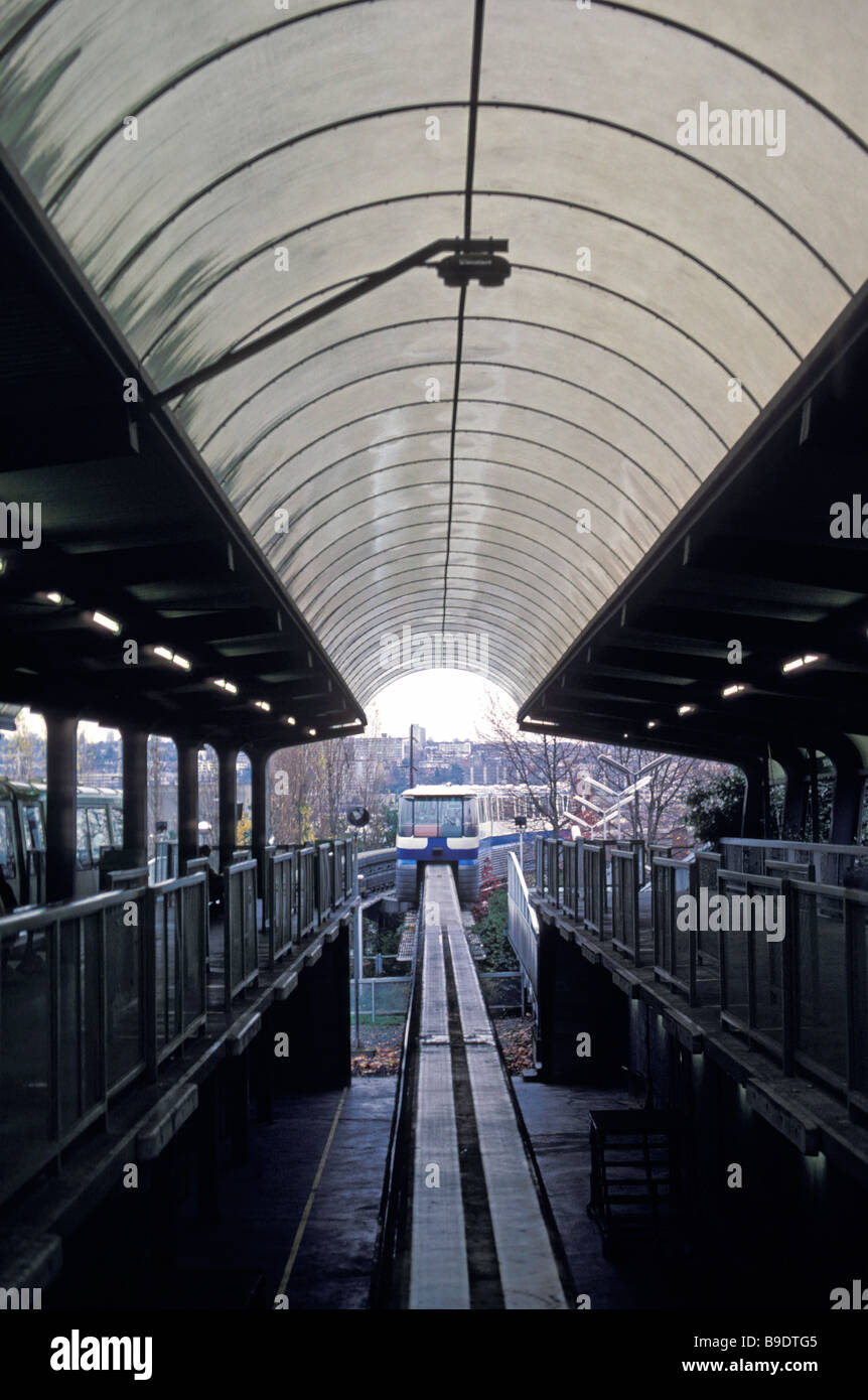 Suspended monorail hi-res stock photography and images - Alamy