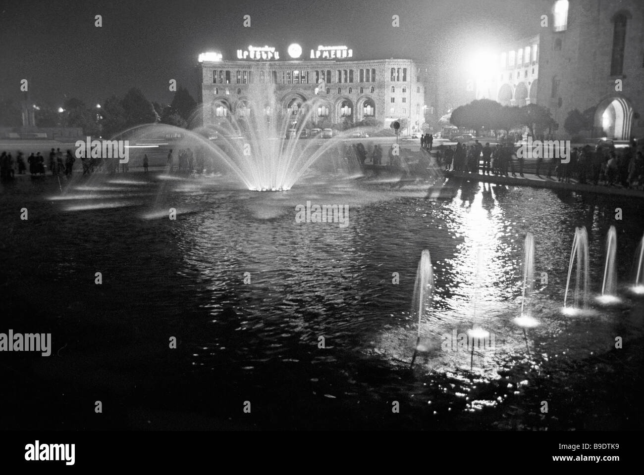Fountains in the Lenin square in Yerevan Stock Photo - Alamy