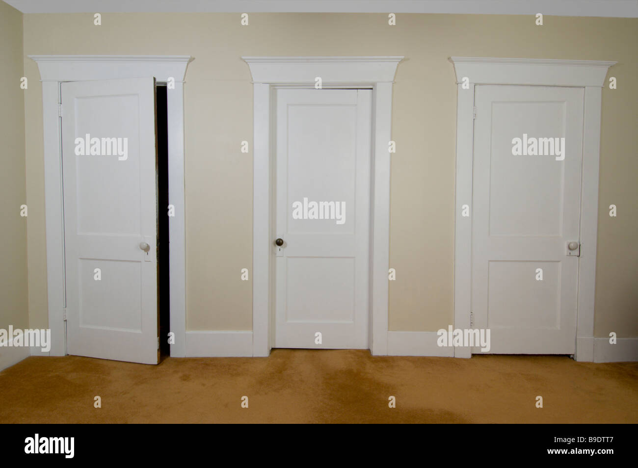 Door Crack Open Stock Photos & Door Crack Open Stock Images - Alamy