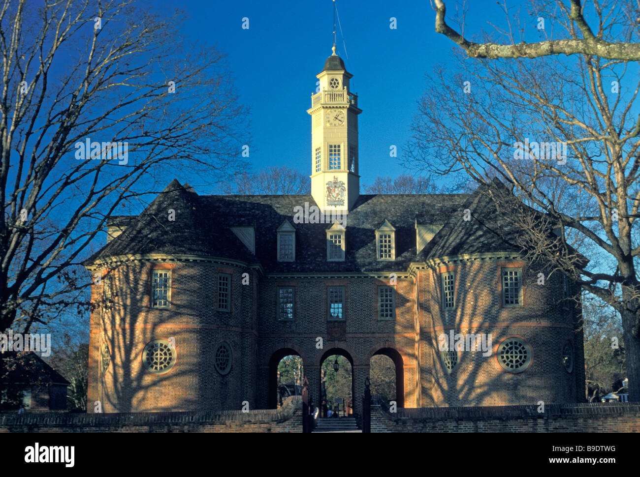Williamsburg Colonial capitol Building (1705 Stock Photo - Alamy