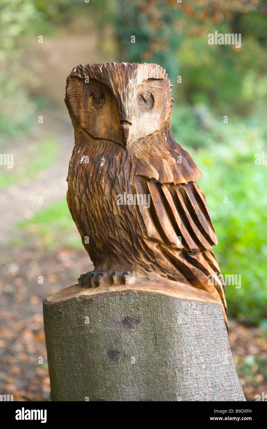Owl wood carving hi-res stock photography and images - Alamy