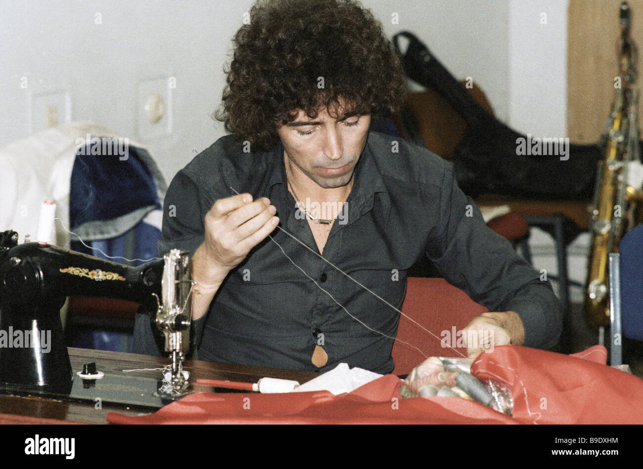 Variety singer Valery Leontyev creates a new costume for the stage ...