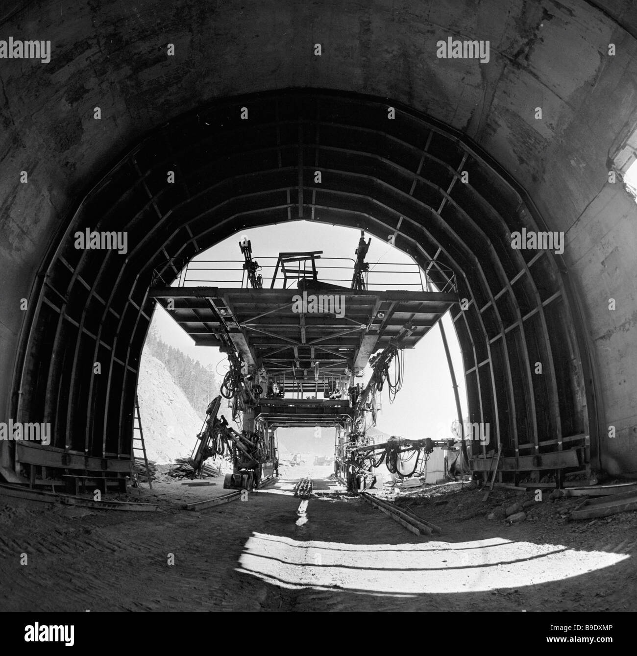 Construction equipment being used to build a tunnel Stock Photo - Alamy