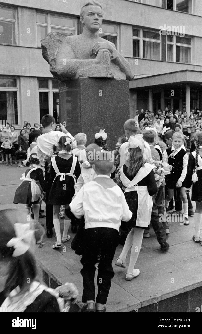 Children flock round the bust of Lenin as schoolboy at School No 1 in ...