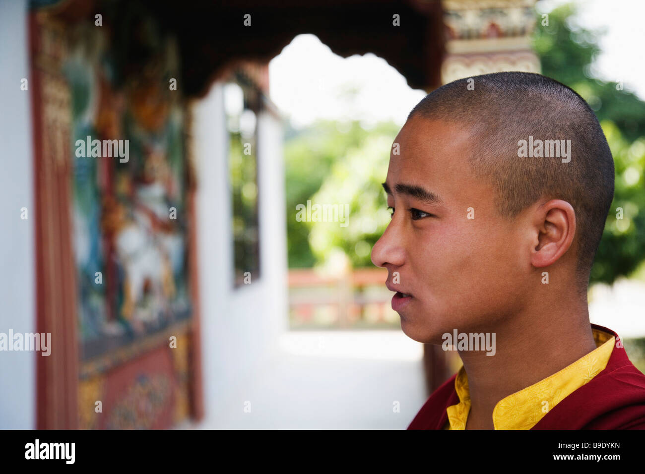 Indian monk by temple hi-res stock photography and images - Alamy