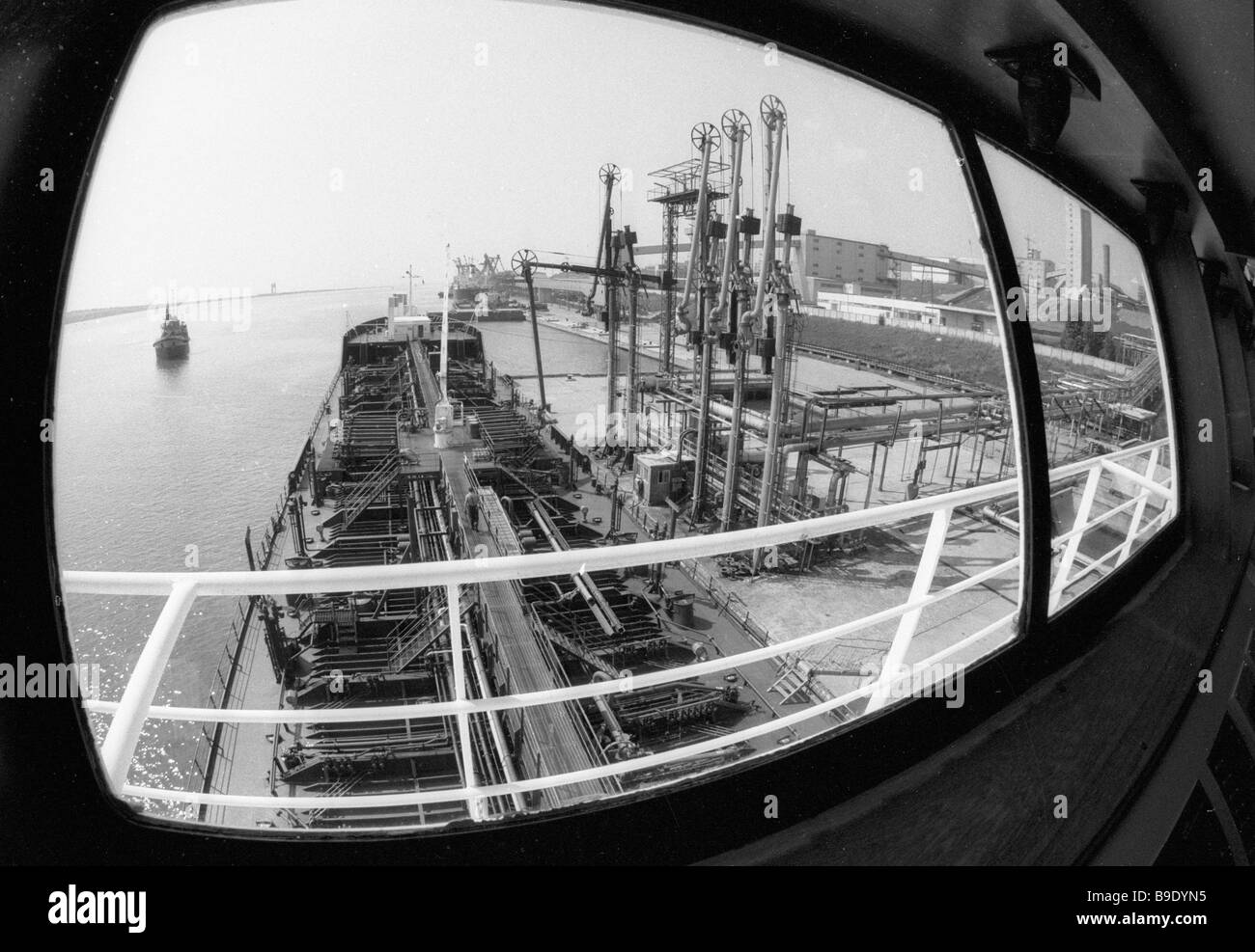 Loading ammonia aboard ship in the port of Yuzhny Stock Photo - Alamy