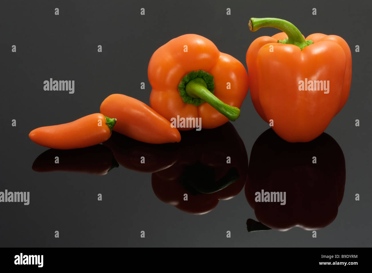 Five bell peppers hi-res stock photography and images - Alamy