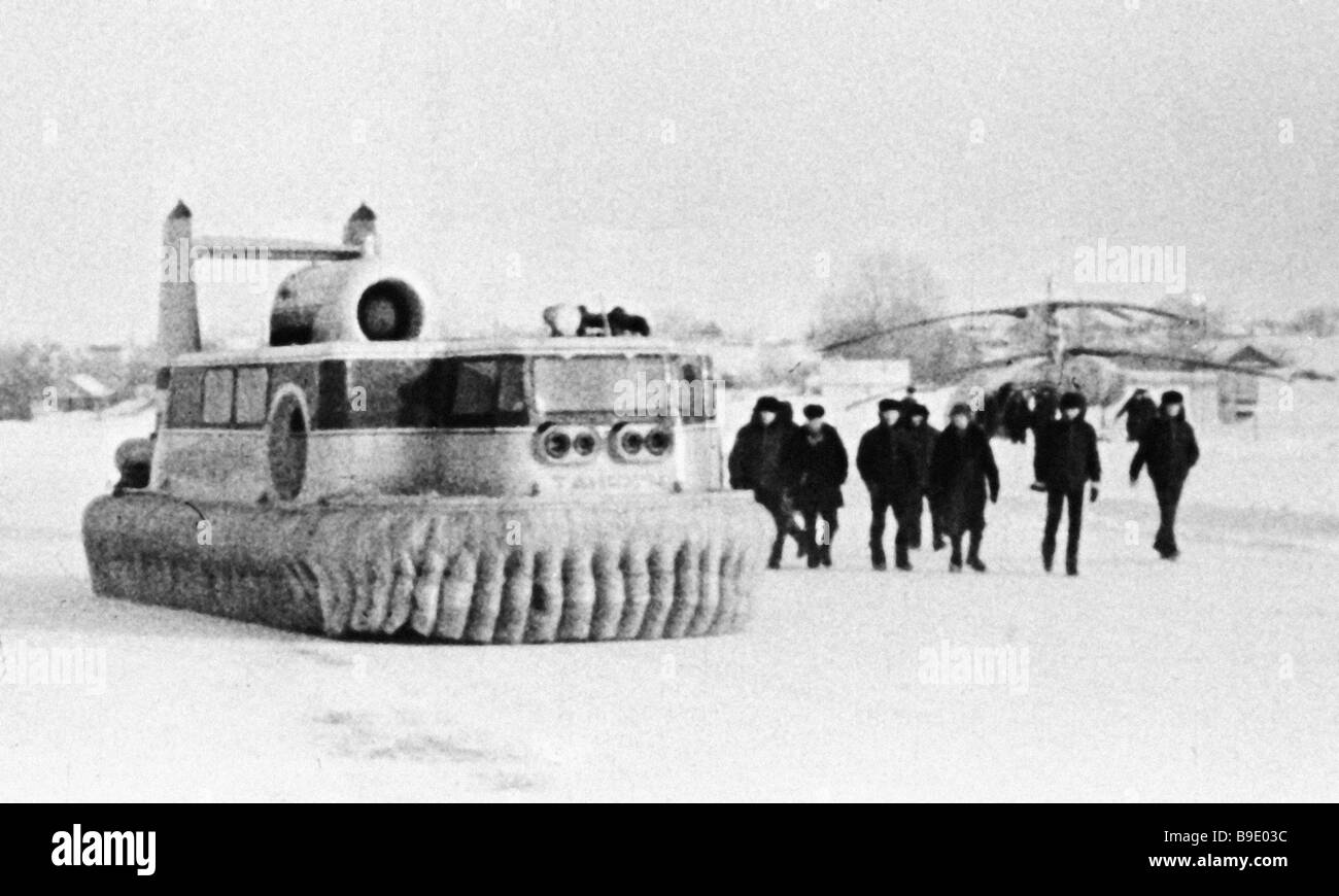 Hovercraft bus created in Ufa moves along any terrain at a speed of a ...