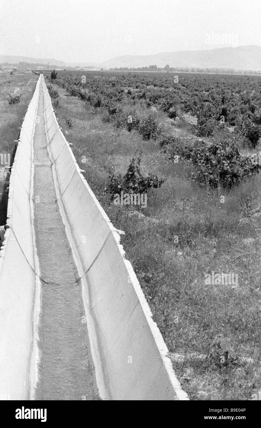 Concrete Ditch High Resolution Stock Photography and Images - Alamy