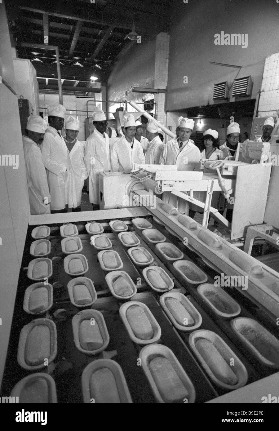 Workers at the Leibur bakery plant in Tallinn Stock Photo - Alamy
