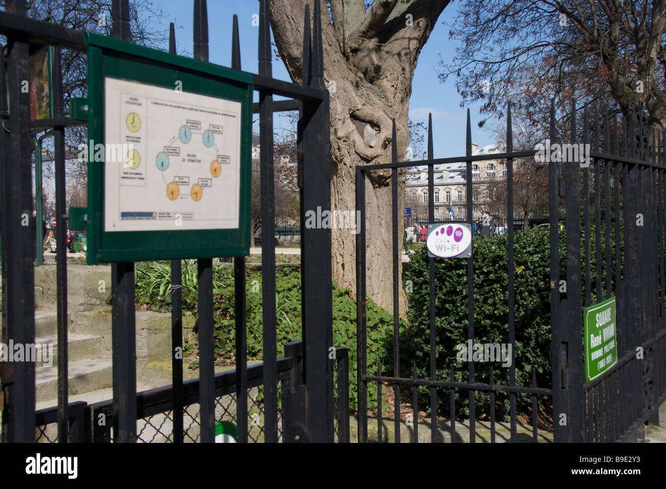 Zone Wi Fi public internet access in Paris France Stock Photo - Alamy