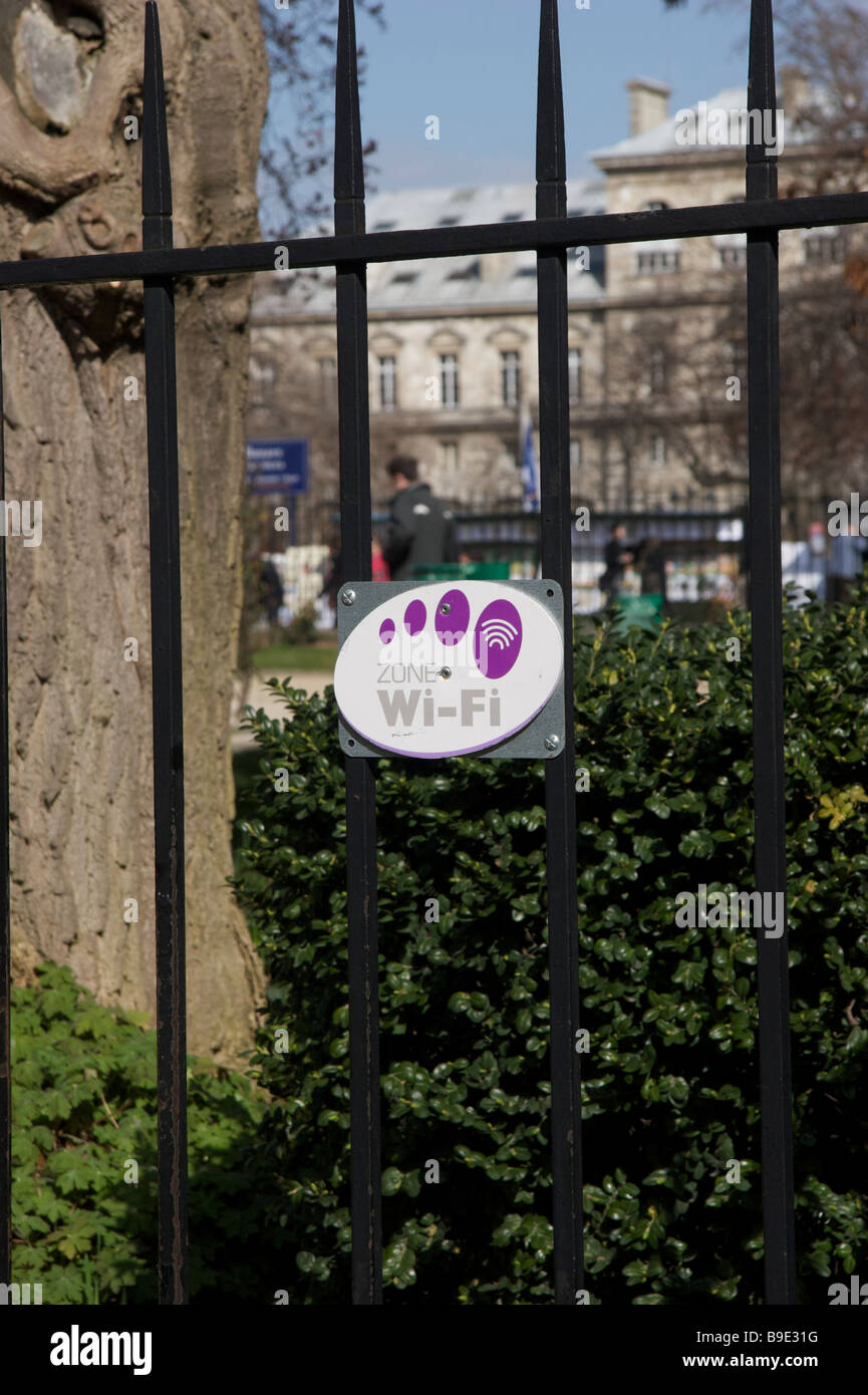 Zone Wi Fi public internet access in Paris France Stock Photo - Alamy