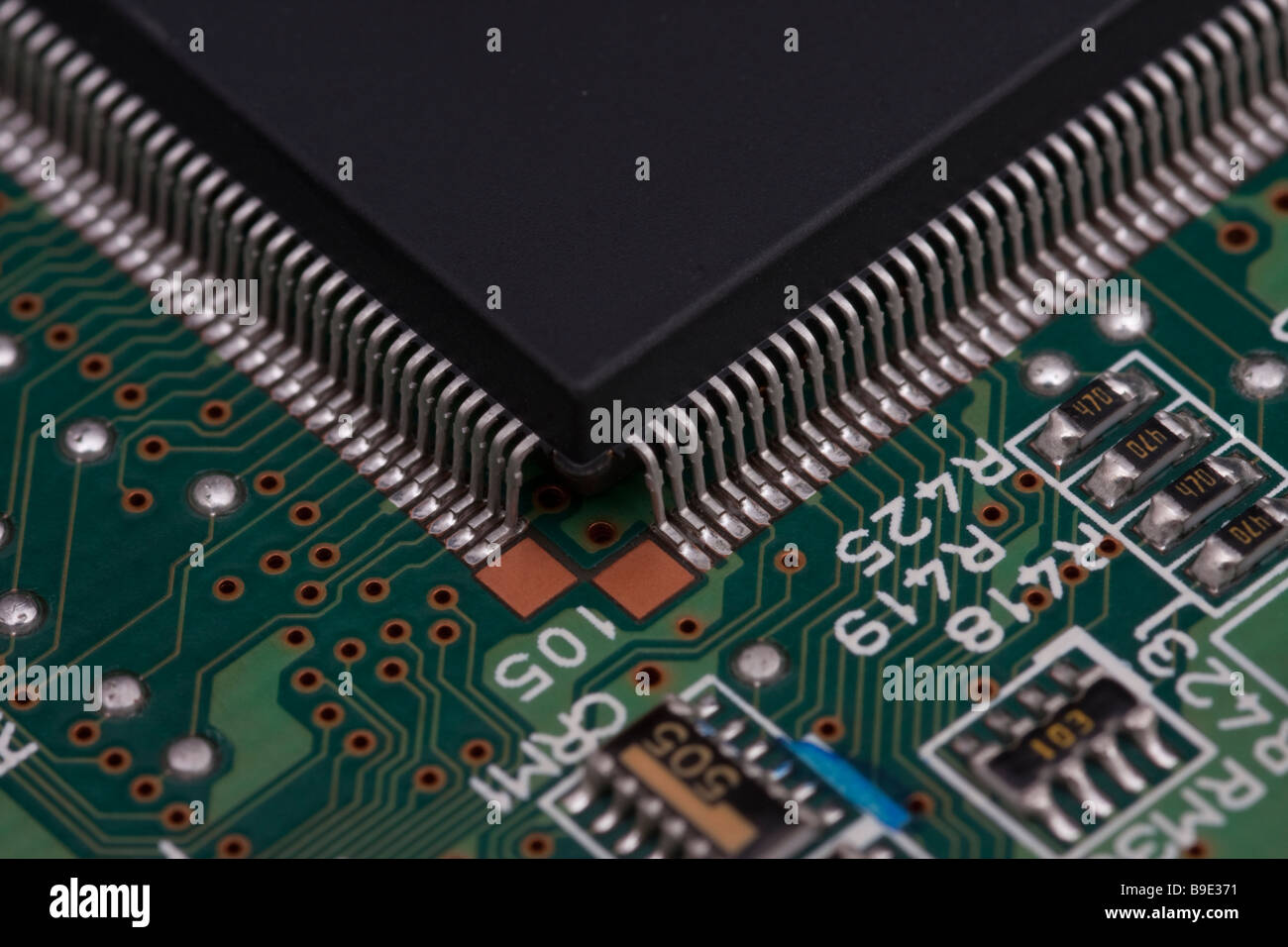 Silicon chips integrated circuit hi-res stock photography and images ...