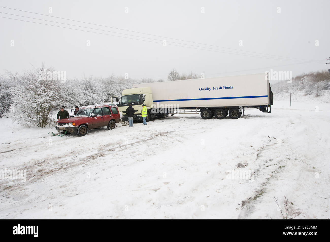 Jackknifed lorry hi-res stock photography and images - Alamy