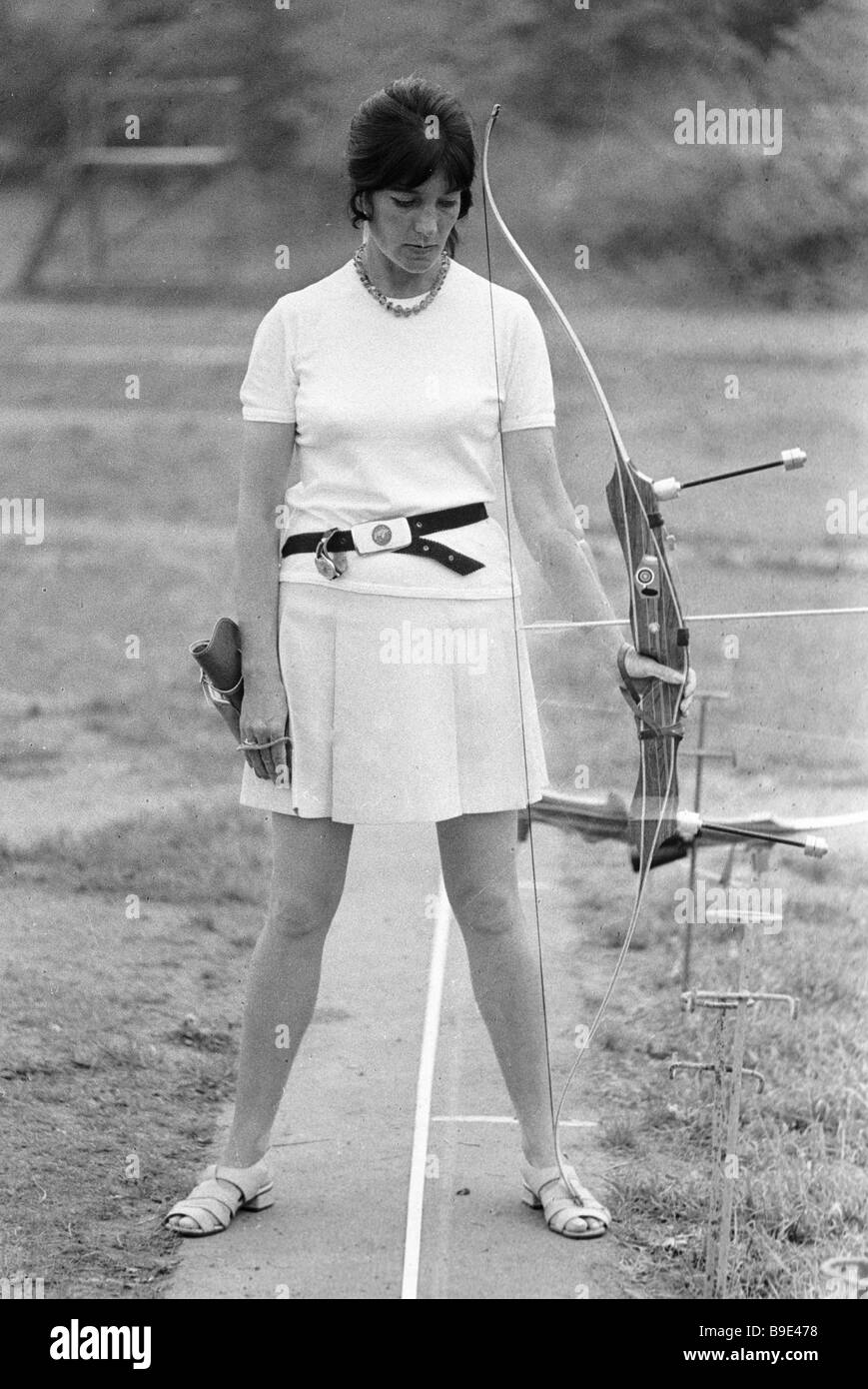Ex world archery champion Emma Gapchenko preparing to shoot Stock Photo - Alamy